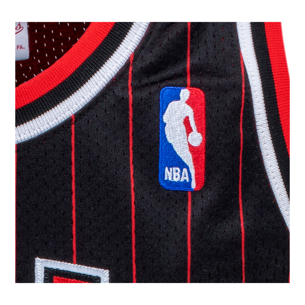 Chicago Bulls Authentic Mitchell & Ness Michael Jordan 1995-96 Jersey ...